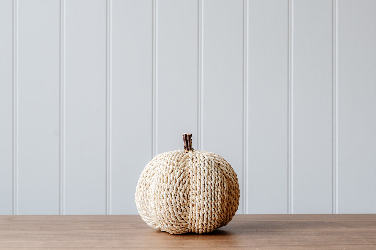 Handmade Straw Pumpkin – We Love Seasons B2C UK